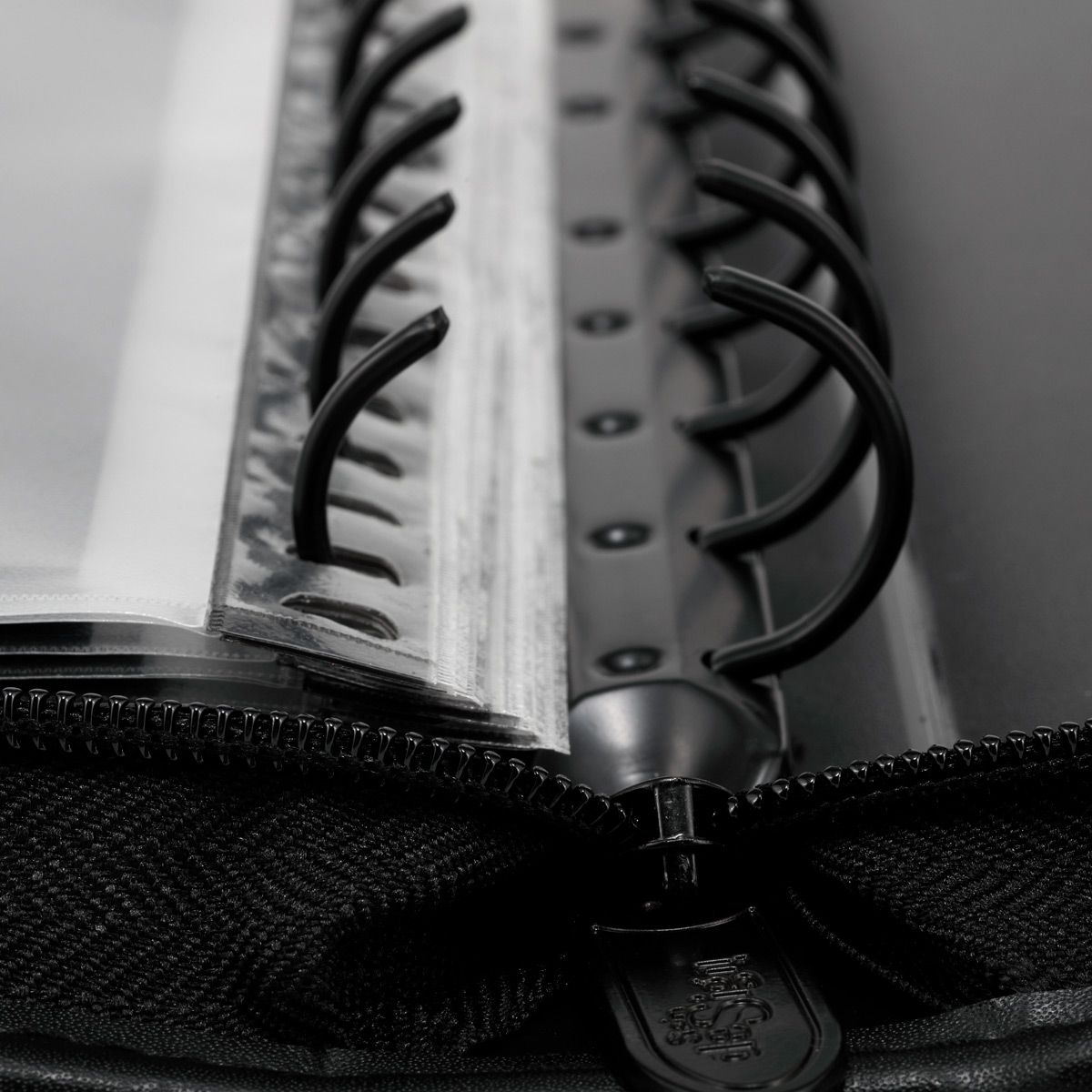 Picturesque Presentation Case 24x36", 5 Acid-Free Sheets | Jerry's Artarama